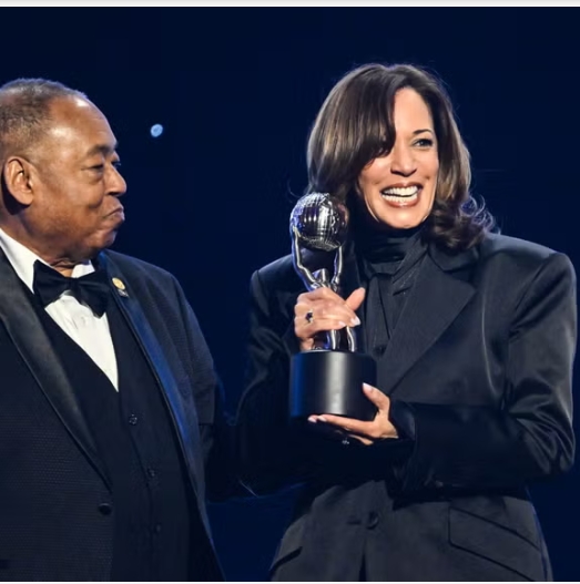 Former V.P. Kamala Harris receives Chairman Award at NAACP Image Awards ...